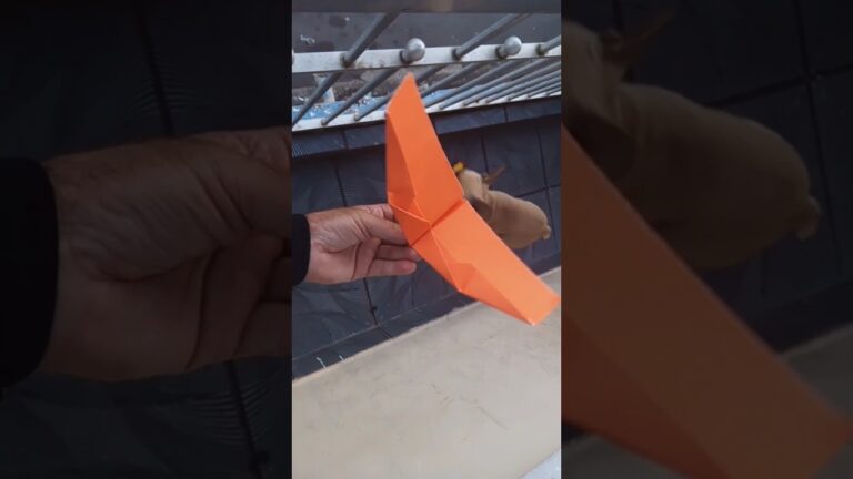 Easy to make paper airplane that flaps its wings! How to make an easy ...